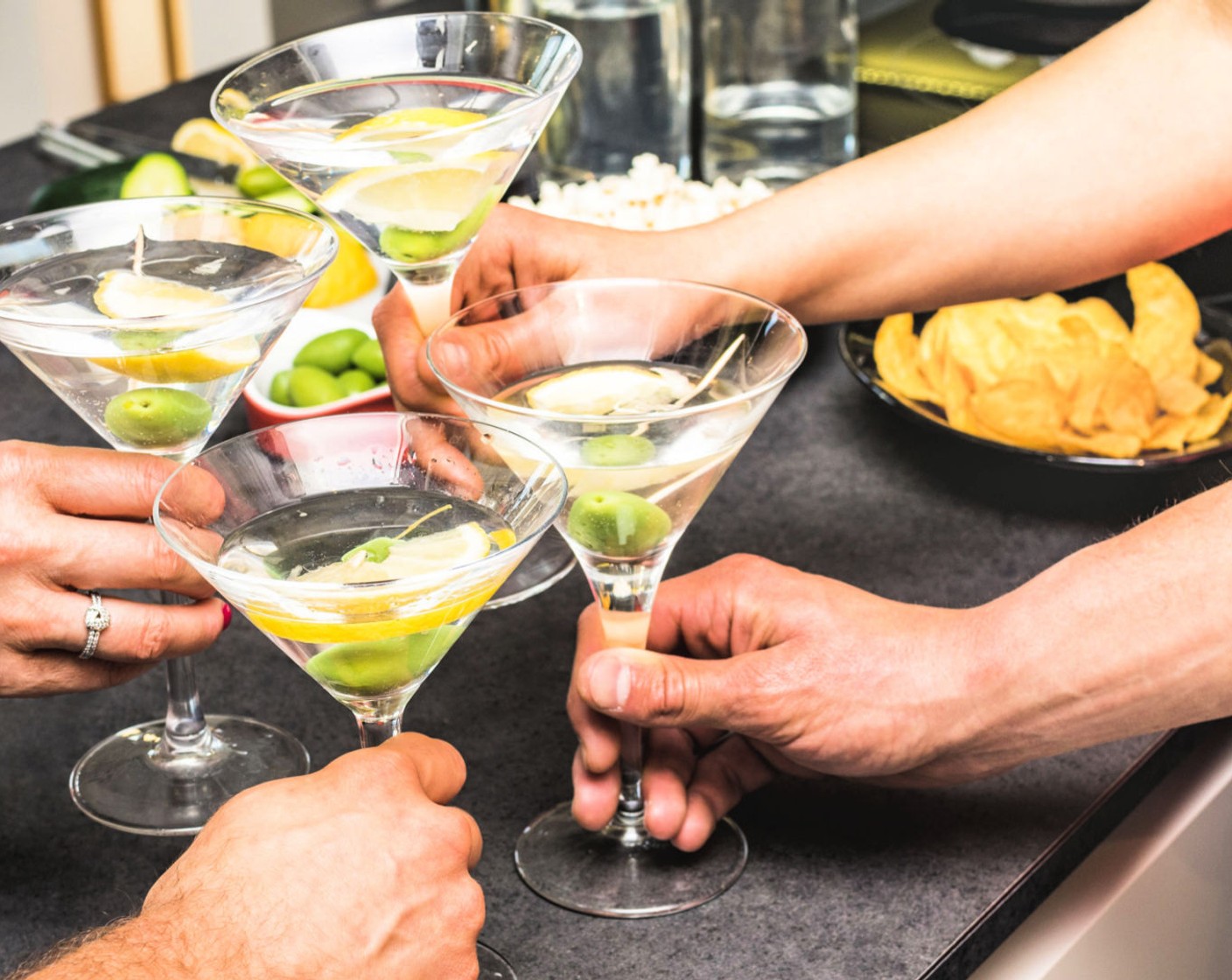 18 Quick and Easy Cocktail Ideas For A Perfect Happy Hour At Home - MixLab