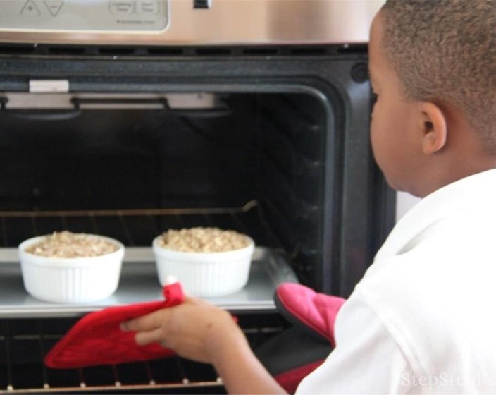 Yummy Dutch Apple Crisps – The Step Stool Chef