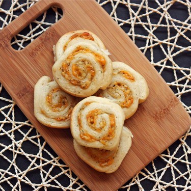 Mini Cheddar Swirl Buns Recipe | SideChef