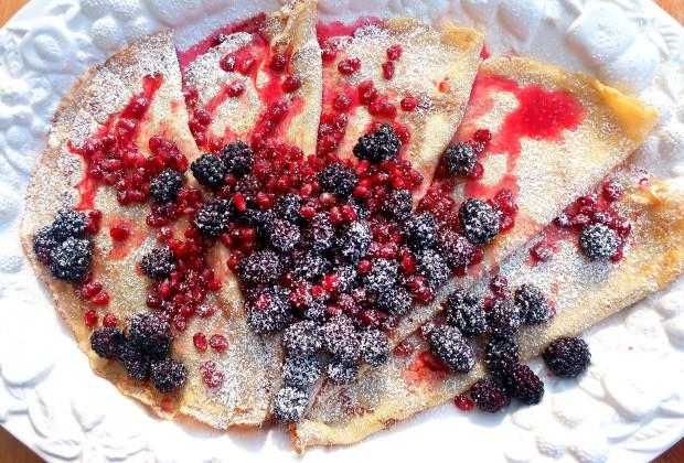 Vanilla Crepes with Caramelized Blackberries and Pomegranate Seeds ...