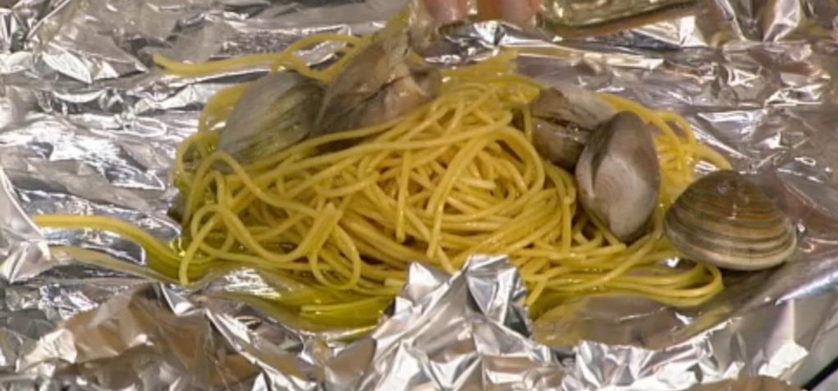 Spaghetti and Clams Foil Pack Recipe | SideChef