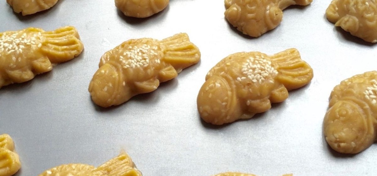 Fish Doll Mooncakes with Chicken Floss 鸡松鱼儿公仔月饼 Recipe | SideChef