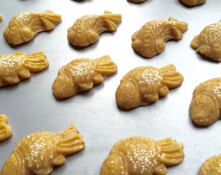 Fish Doll Mooncakes with Chicken Floss 鸡松鱼儿公仔月饼 Recipe | SideChef