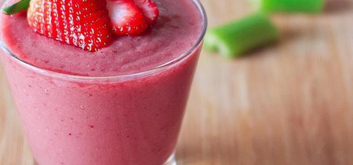 Red Berry Celery Smoothie Recipe | SideChef