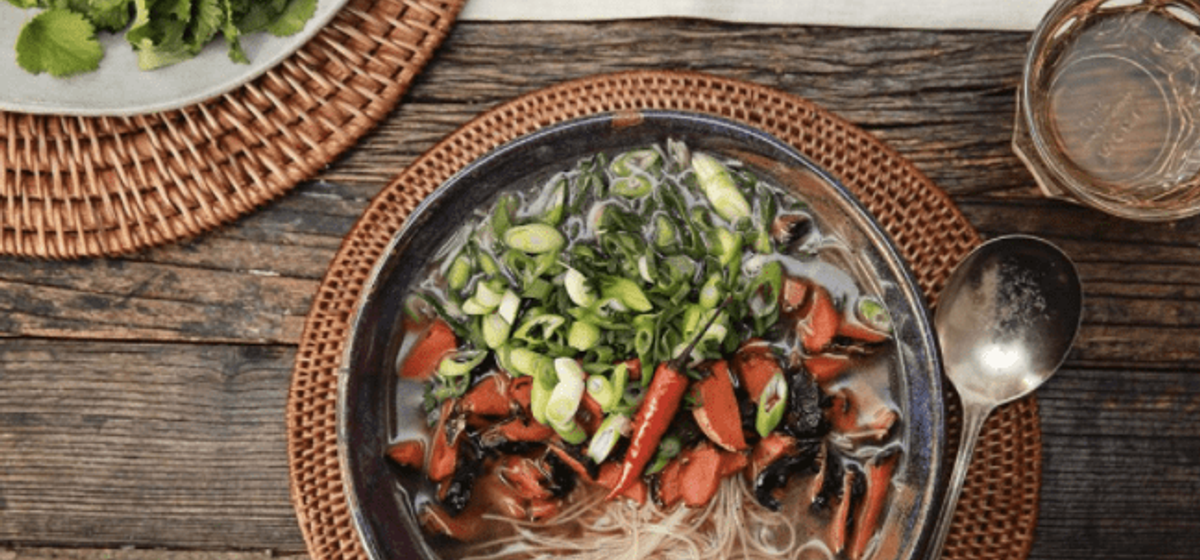 Faux “Pho” with Rice Noodles, Mung Bean Sprouts, Charred Carrots and Spring Onions Recipe | SideChef
