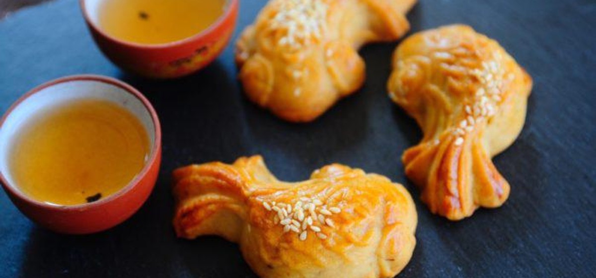 Fish Doll Mooncakes with Chicken Floss 鸡松鱼儿公仔月饼 Recipe | SideChef