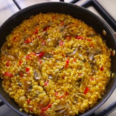 Spanish Saffron Rice with Spicy Mushrooms and Onions Recipe | SideChef