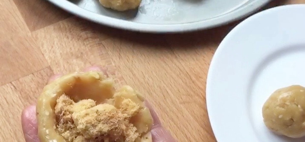 Fish Doll Mooncakes with Chicken Floss 鸡松鱼儿公仔月饼 Recipe | SideChef