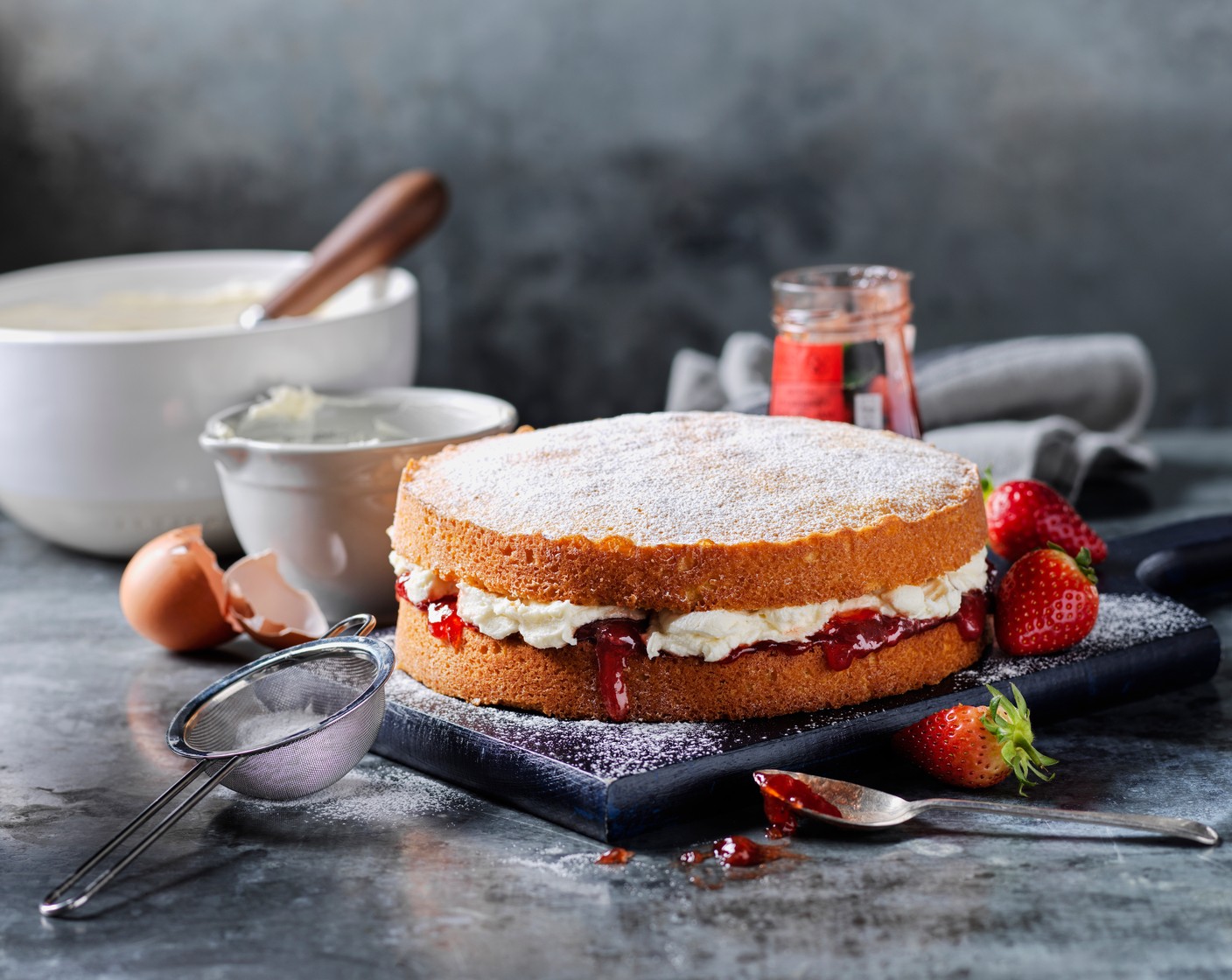Classic Victoria sponge cake | M&S