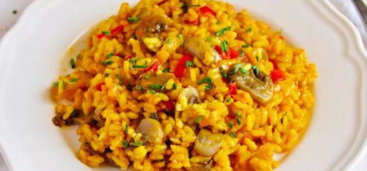 Spanish Saffron Rice with Spicy Mushrooms and Onions Recipe | SideChef