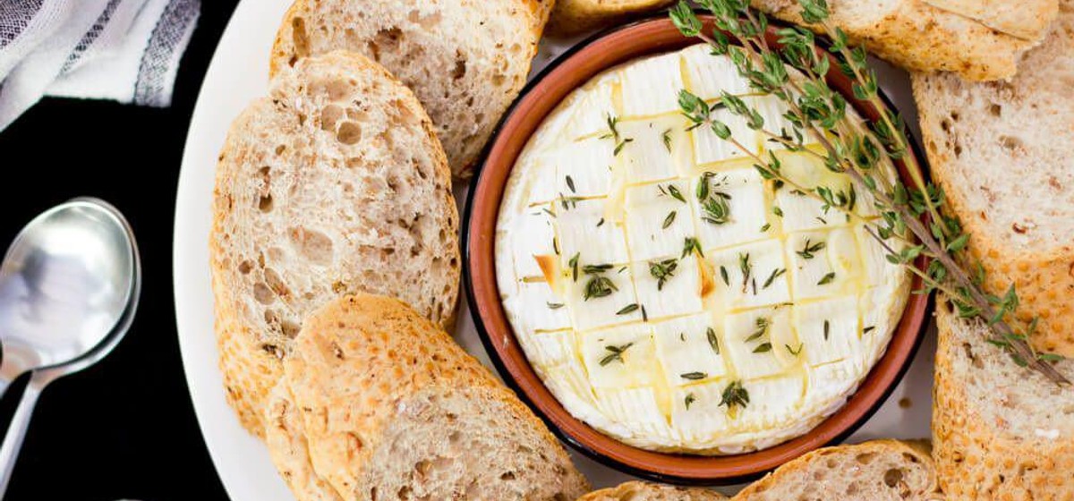 Garlic and Thyme Baked Camembert Recipe | SideChef