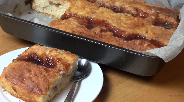 Jam Donut Tray Bake Recipe | SideChef