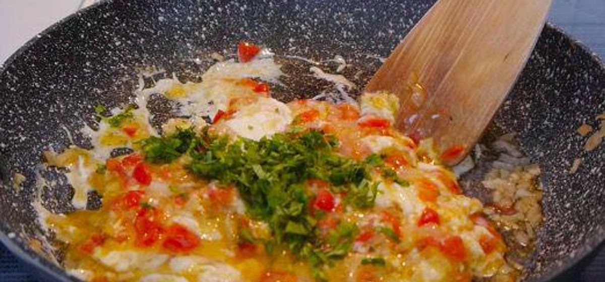 “Perico” Venezuelan Scrambled Eggs Recipe | SideChef