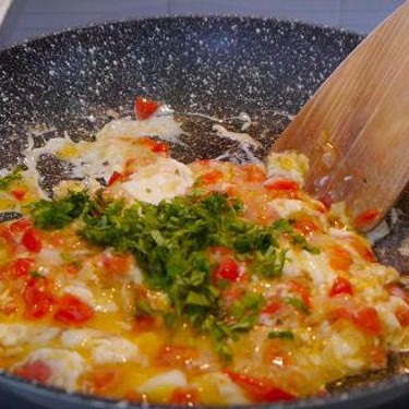 “Perico” Venezuelan Scrambled Eggs Recipe | SideChef