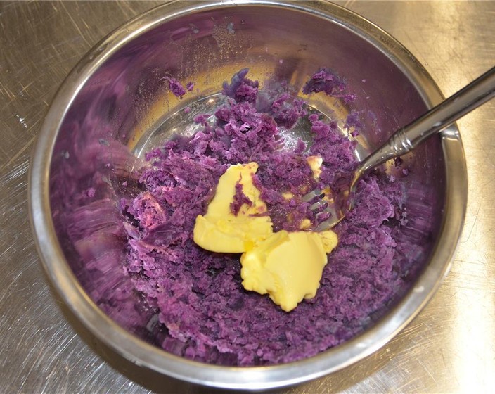 Basil Crusted Salmon with Purple Potato Puree Recipe | SideChef