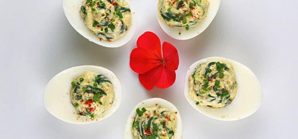 Spinach Deviled Eggs with Artichoke Recipe | SideChef