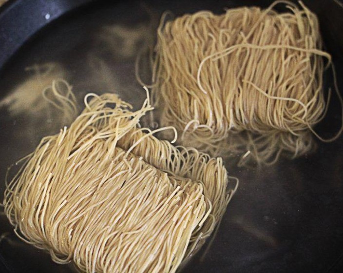 Simple Stir-Fried Noodles with Bean Sprouts Recipe | SideChef