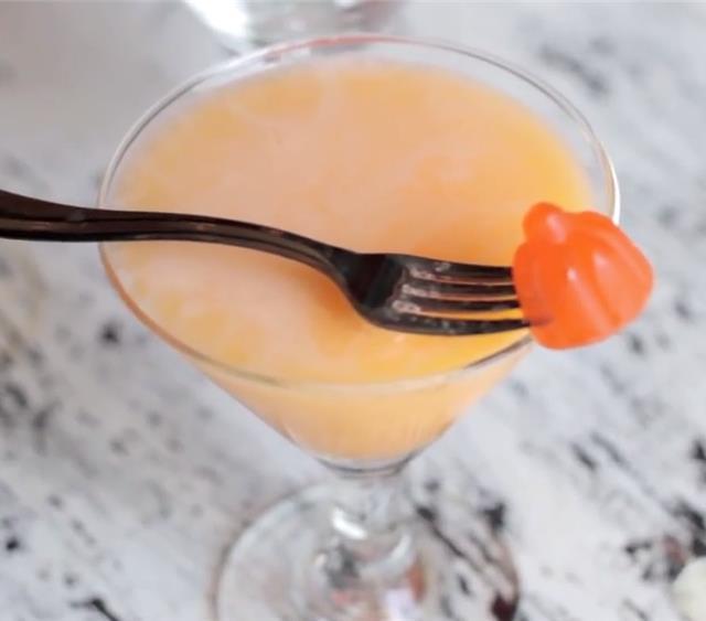 Clockwork Orange Cocktail Recipe | SideChef