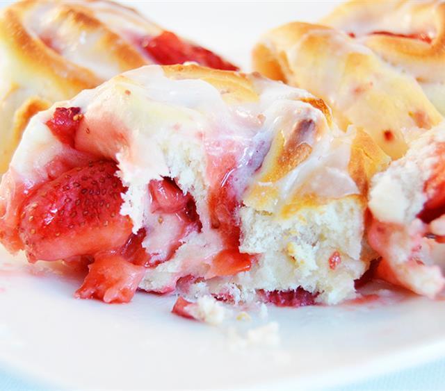 Strawberry Sweet Rolls Recipe | SideChef