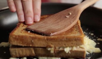 Emmental & Caramelized Onion Grilled Cheese Recipe | SideChef