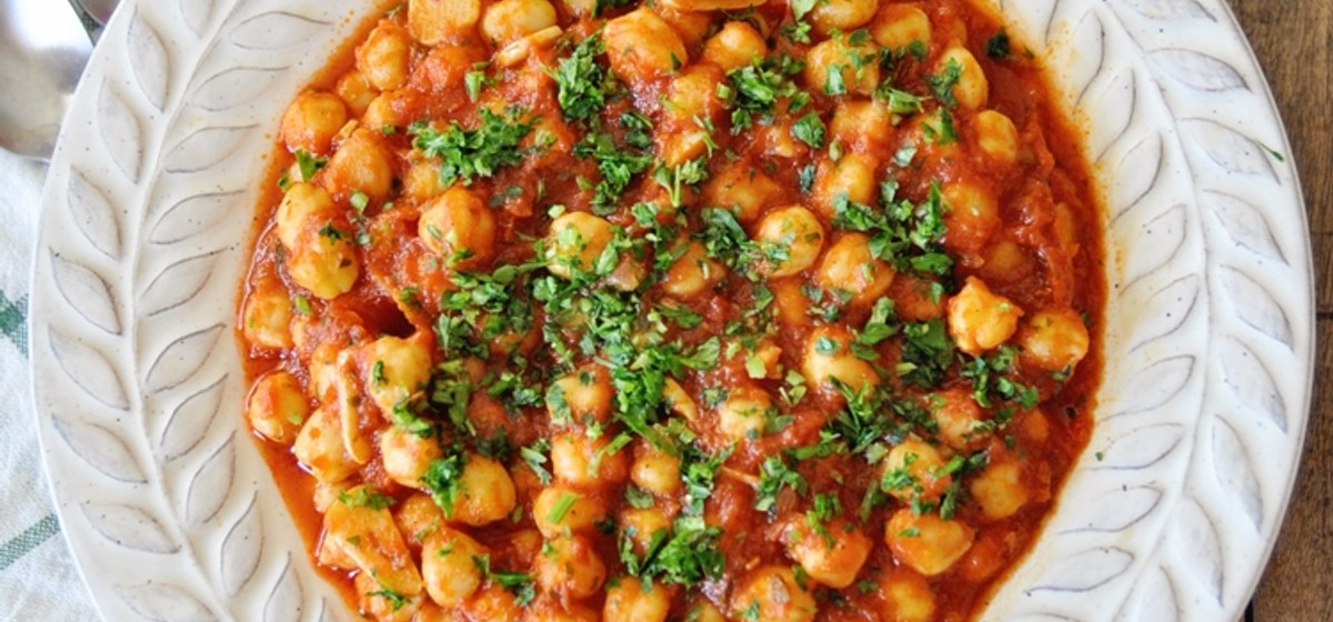 Spanish Chickpeas with Spicy Paprika Tomato Sauce Recipe | SideChef