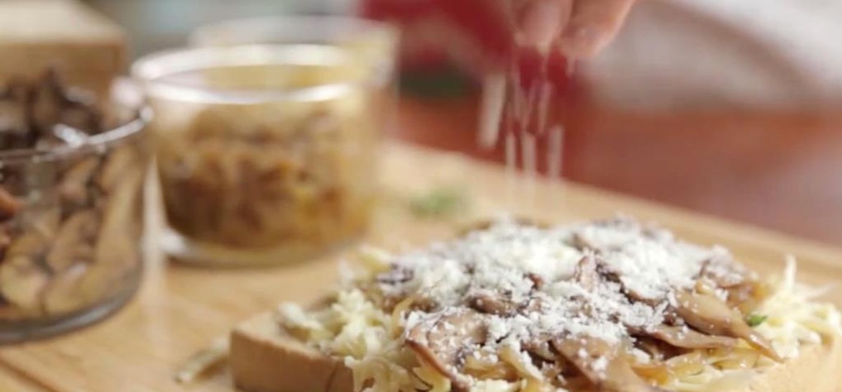 Emmental & Caramelized Onion Grilled Cheese Recipe | SideChef