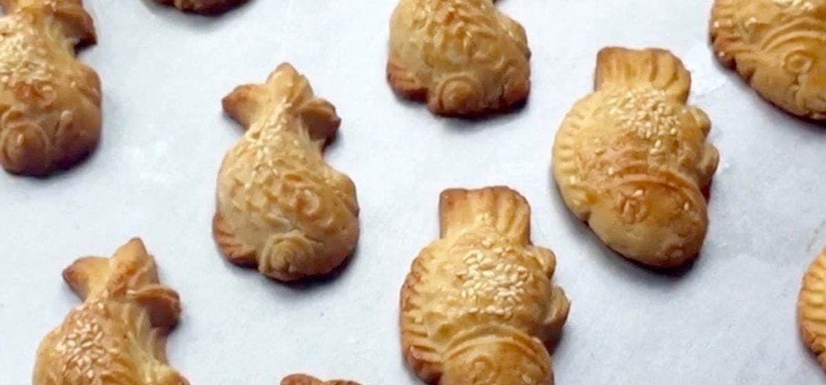 Fish Doll Mooncakes with Chicken Floss 鸡松鱼儿公仔月饼 Recipe | SideChef