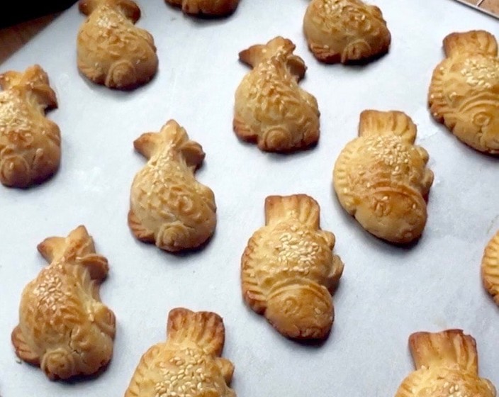 Fish Doll Mooncakes with Chicken Floss 鸡松鱼儿公仔月饼 Recipe | SideChef