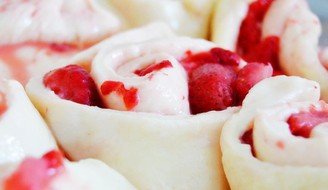 Strawberry Sweet Rolls Recipe | SideChef