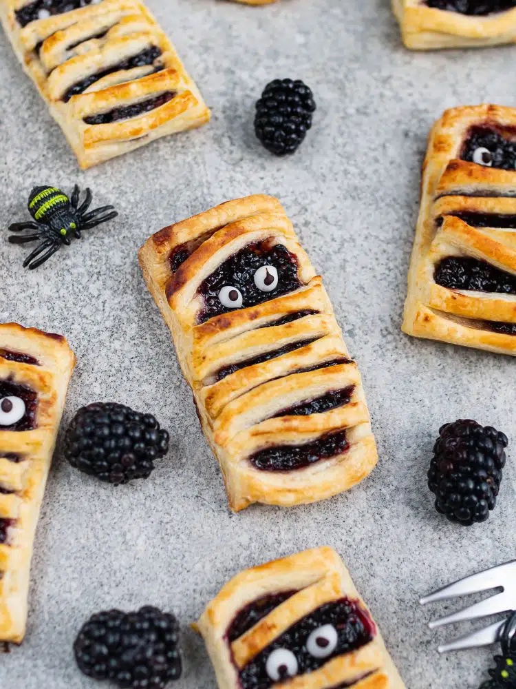 Halloween Blackberry Mummy Pies Recipe | SideChef