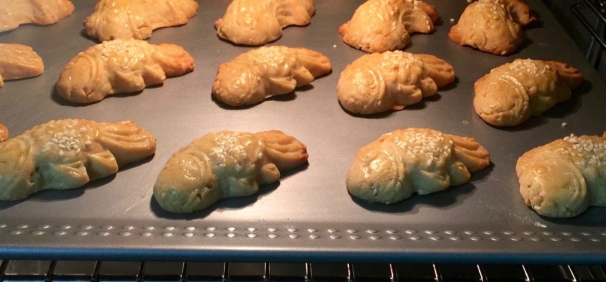 Fish Doll Mooncakes with Chicken Floss 鸡松鱼儿公仔月饼 Recipe | SideChef