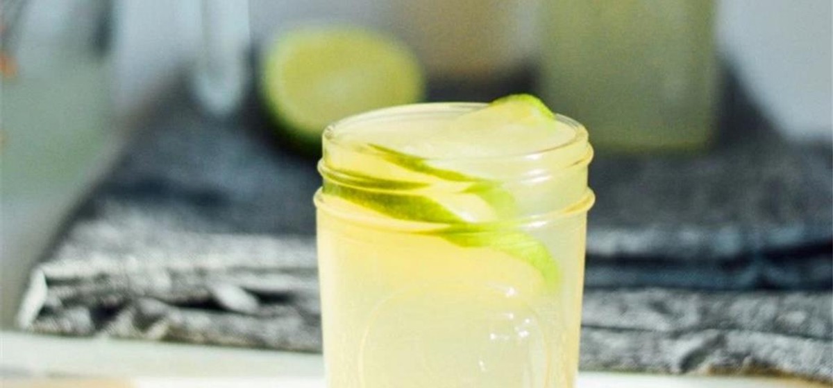 Limeade Champagne Cocktail Recipe | SideChef