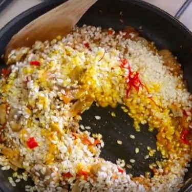 Spanish Saffron Rice with Spicy Mushrooms and Onions Recipe | SideChef