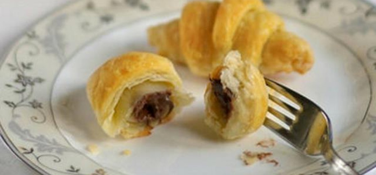 Two-Ingredient Mini Nutella Croissants Recipe | SideChef