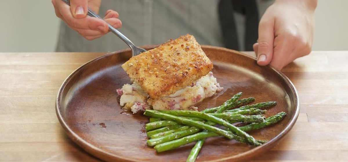 Hazelnut Crusted Halibut with Garlic Mashed Potato Recipe | SideChef