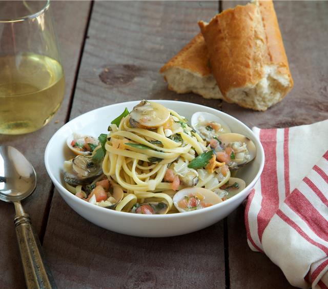 Linguine Clams with Herb-Tomato Concasse Recipe | SideChef