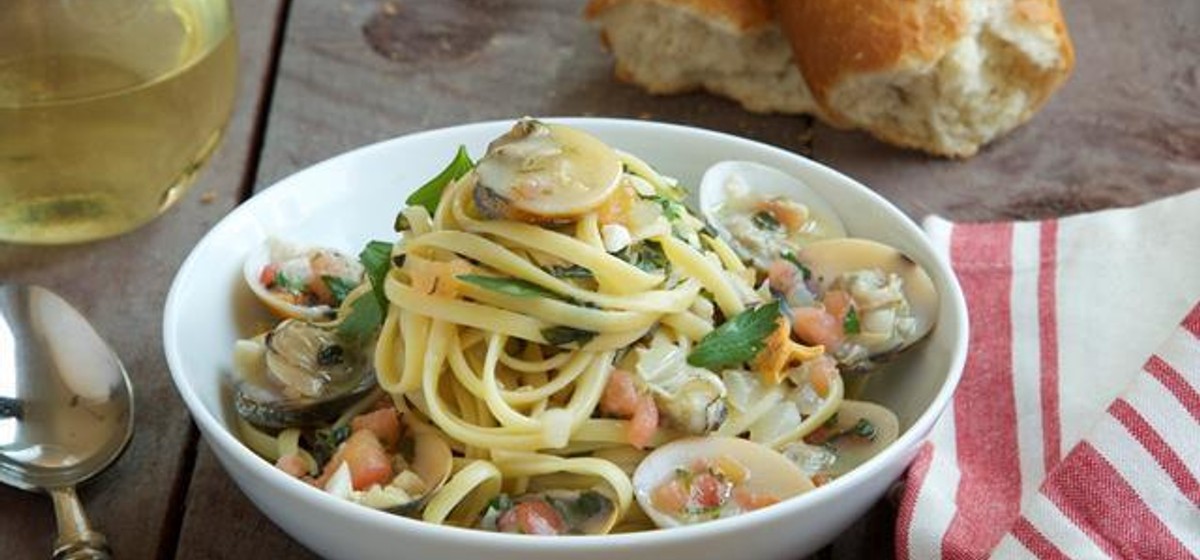 Linguine Clams with Herb-Tomato Concasse Recipe | SideChef