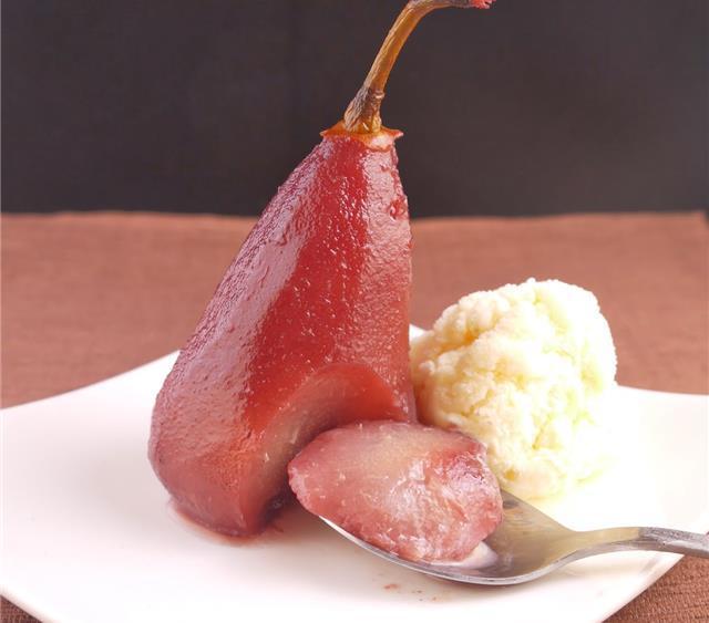 Easy Simple Red Wine Poached Pear Recipe | SideChef