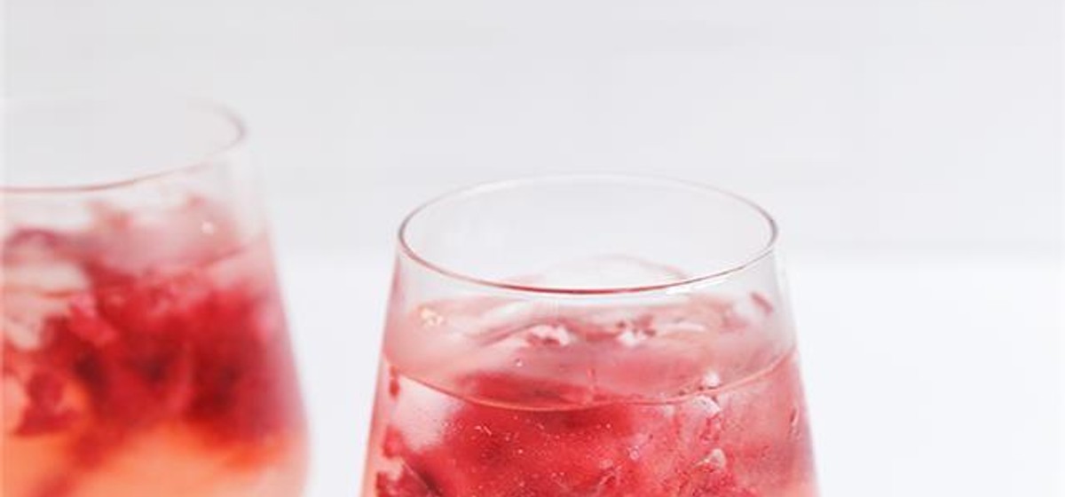 Iced Raspberry Spritz Recipe | SideChef