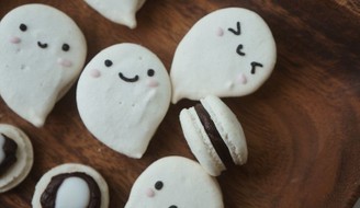 Dark Chocolate Peppermint Ghost Macarons Recipe | SideChef