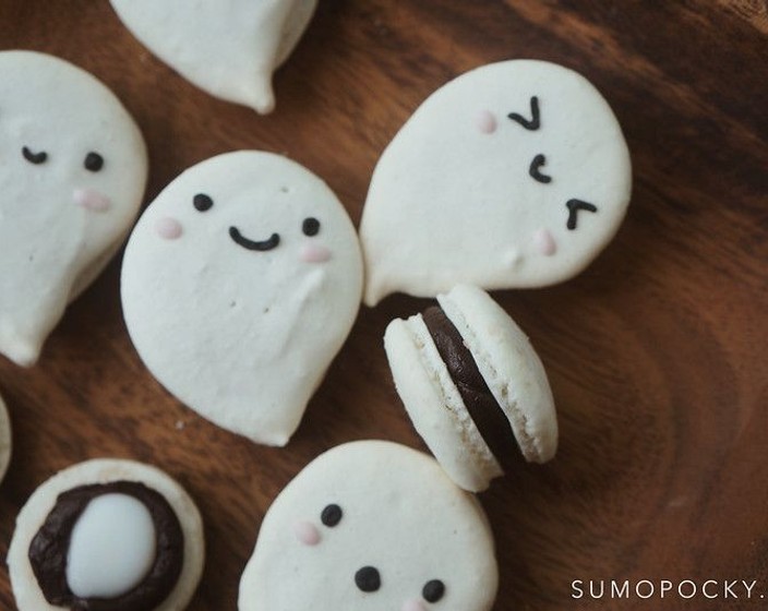 Dark Chocolate Peppermint Ghost Macarons Recipe | SideChef