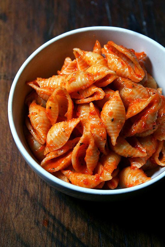 Shells with Red Pepper-Tomato Sauce Recipe | SideChef