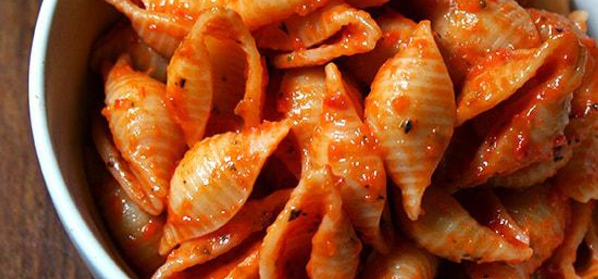 Shells with Red Pepper-Tomato Sauce Recipe | SideChef