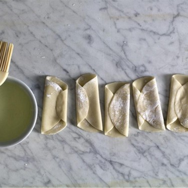 Mini Dumpling Wrapper Maple Cannolis Recipe | SideChef