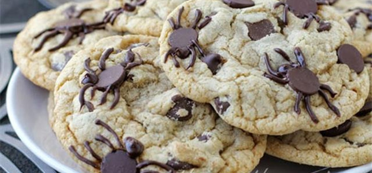 Spider-Infested Chocolate Chip Cookies Recipe | SideChef