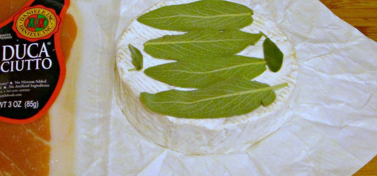 Baked Brie with Sage and Prosciutto Recipe | SideChef