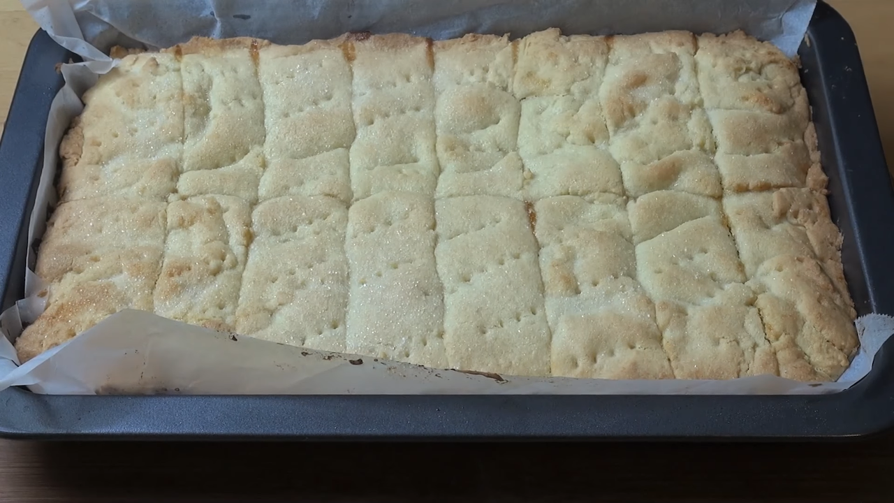 Fruit Mince Shortbread Slice Recipe | SideChef