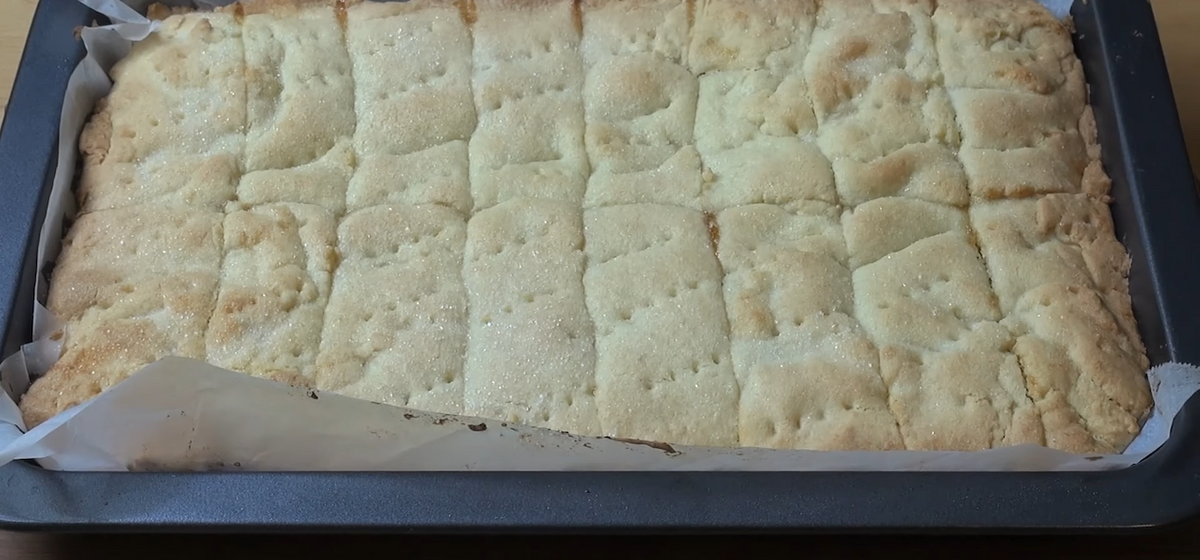 Fruit Mince Shortbread Slice Recipe | SideChef