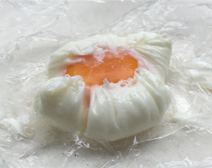 Perfect Poached Eggs: Cling Film Method Recipe | SideChef