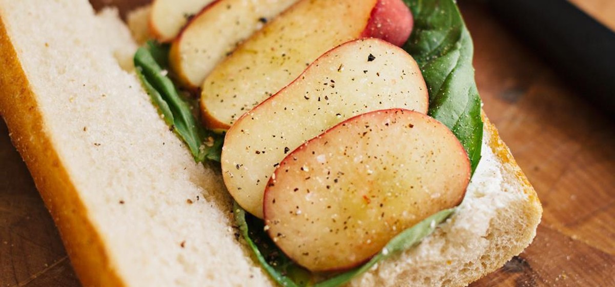 Peach, Prosciutto, and Basil Sandwich Recipe | SideChef